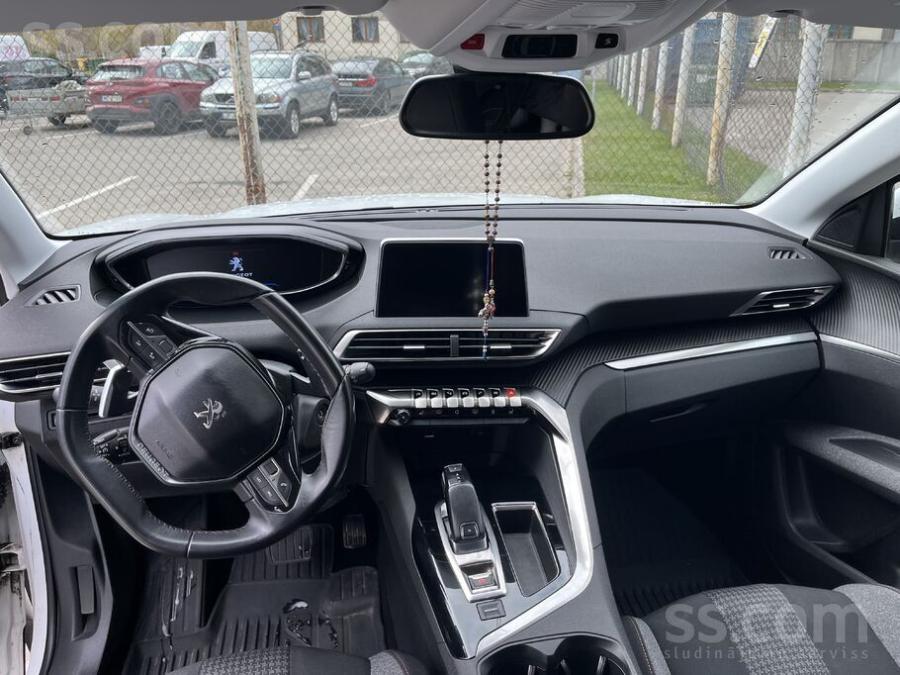 White Peugeot 5008 2017 in Riga, with an engine capacity of 1.60 L and mileage of 210 thousand km for 10500 €, photo 6 on AUTOMOTO.COM.LV