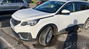 White Peugeot 5008 2017 in Riga, with an engine capacity of 1.60 L and mileage of 210 thousand km for 10500 €, photo 9 on AUTOMOTO.COM.LV