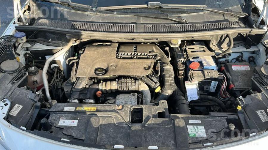 White Peugeot 5008 2017 in Riga, with an engine capacity of 1.60 L and mileage of 210 thousand km for 10500 €, photo 10 on AUTOMOTO.COM.LV