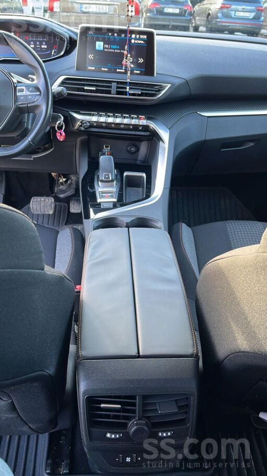 White Peugeot 5008 2017 in Riga, with an engine capacity of 1.60 L and mileage of 210 thousand km for 10500 €, photo 12 on AUTOMOTO.COM.LV