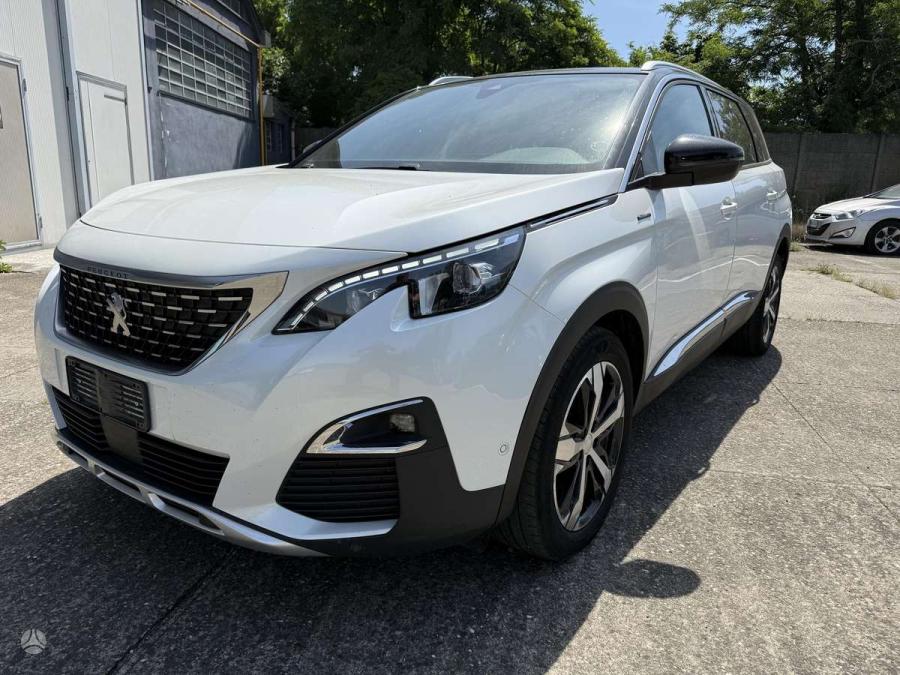White Peugeot 5008 2017 in Siauliai, with an engine capacity of 2.00 L and mileage of 182 thousand km for 12800 €, photo 1 on AUTOMOTO.COM.LV