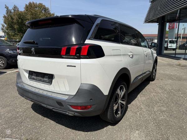White Peugeot 5008 2017 in Siauliai, with an engine capacity of 2.00 L and mileage of 182 thousand km for 12800 €, photo 4 on AUTOMOTO.COM.LV