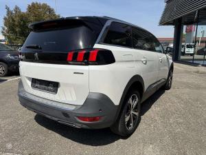 White Peugeot 5008 2017 in Siauliai, with an engine capacity of 2.00 L and mileage of 182 thousand km for 12800 €, photo 5 on AUTOMOTO.COM.LV
