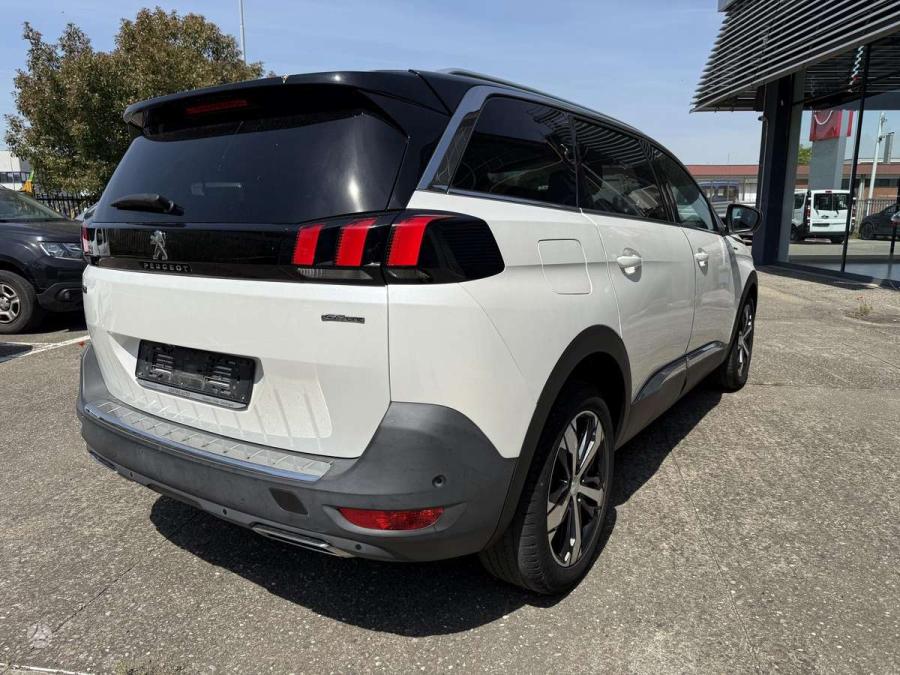 White Peugeot 5008 2017 in Siauliai, with an engine capacity of 2.00 L and mileage of 182 thousand km for 12800 €, photo 5 on AUTOMOTO.COM.LV