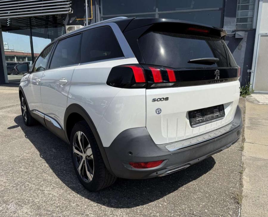 White Peugeot 5008 2017 in Siauliai, with an engine capacity of 2.00 L and mileage of 182 thousand km for 12800 €, photo 7 on AUTOMOTO.COM.LV