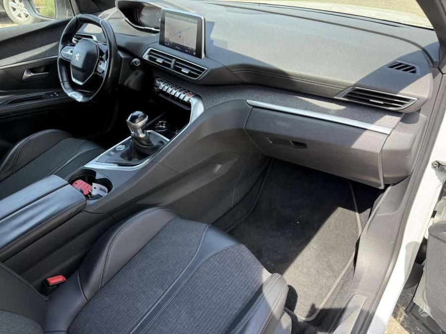 White Peugeot 5008 2017 in Siauliai, with an engine capacity of 2.00 L and mileage of 182 thousand km for 12800 €, photo 9 on AUTOMOTO.COM.LV