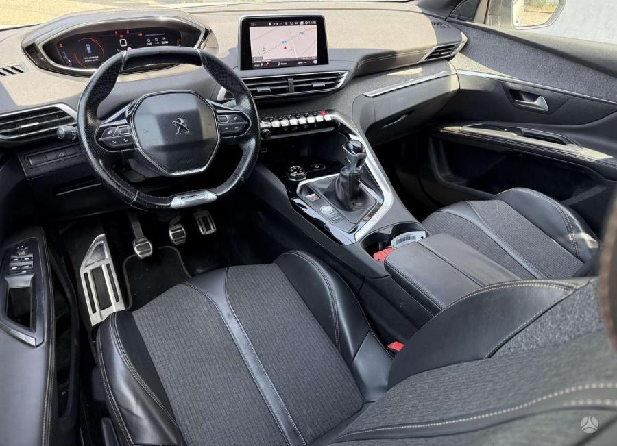 White Peugeot 5008 2017 in Siauliai, with an engine capacity of 2.00 L and mileage of 182 thousand km for 12800 €, photo 10 on AUTOMOTO.COM.LV