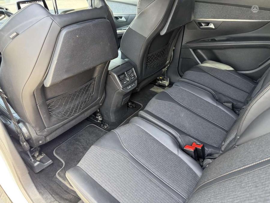 White Peugeot 5008 2017 in Siauliai, with an engine capacity of 2.00 L and mileage of 182 thousand km for 12800 €, photo 13 on AUTOMOTO.COM.LV
