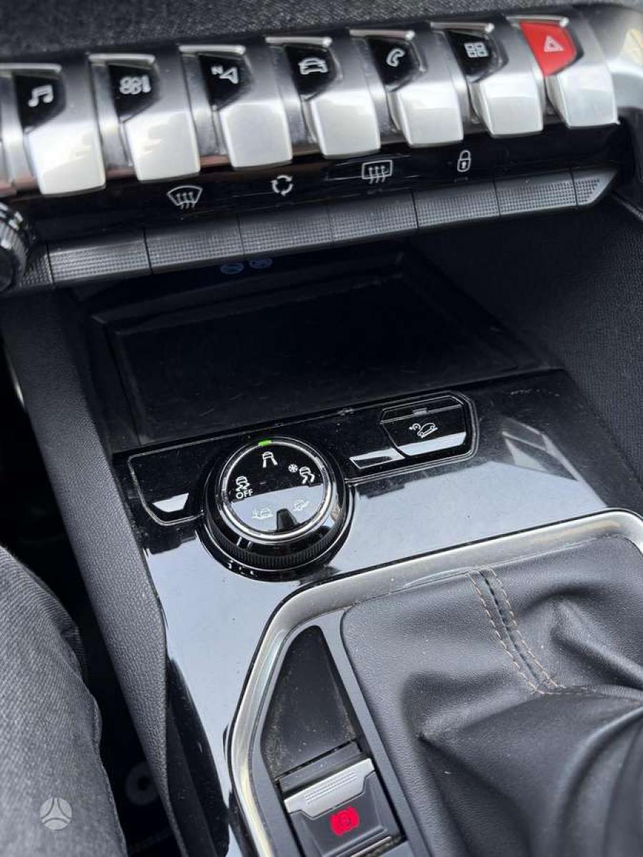 White Peugeot 5008 2017 in Siauliai, with an engine capacity of 2.00 L and mileage of 182 thousand km for 12800 €, photo 20 on AUTOMOTO.COM.LV