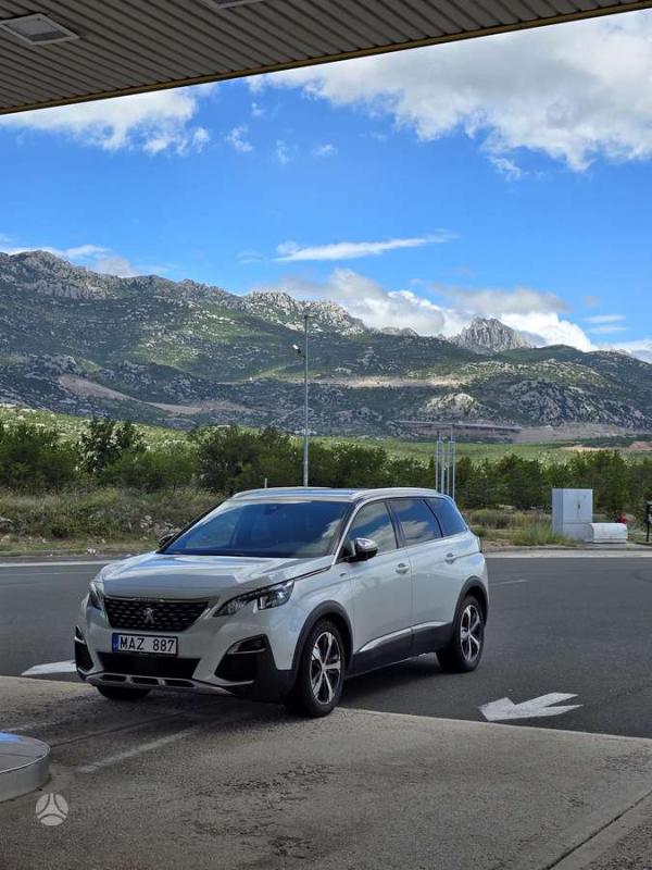 White Peugeot 5008 2017 in Kaunas, with an engine capacity of 2.00 L and mileage of 285 thousand km for 13600 €, photo 1 on AUTOMOTO.COM.LV