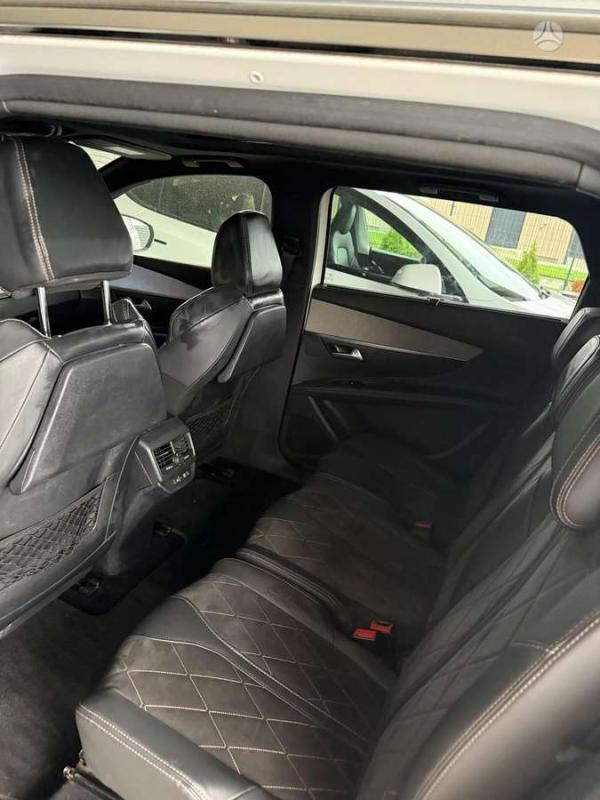 White Peugeot 5008 2017 in Kaunas, with an engine capacity of 2.00 L and mileage of 285 thousand km for 13600 €, photo 9 on AUTOMOTO.COM.LV