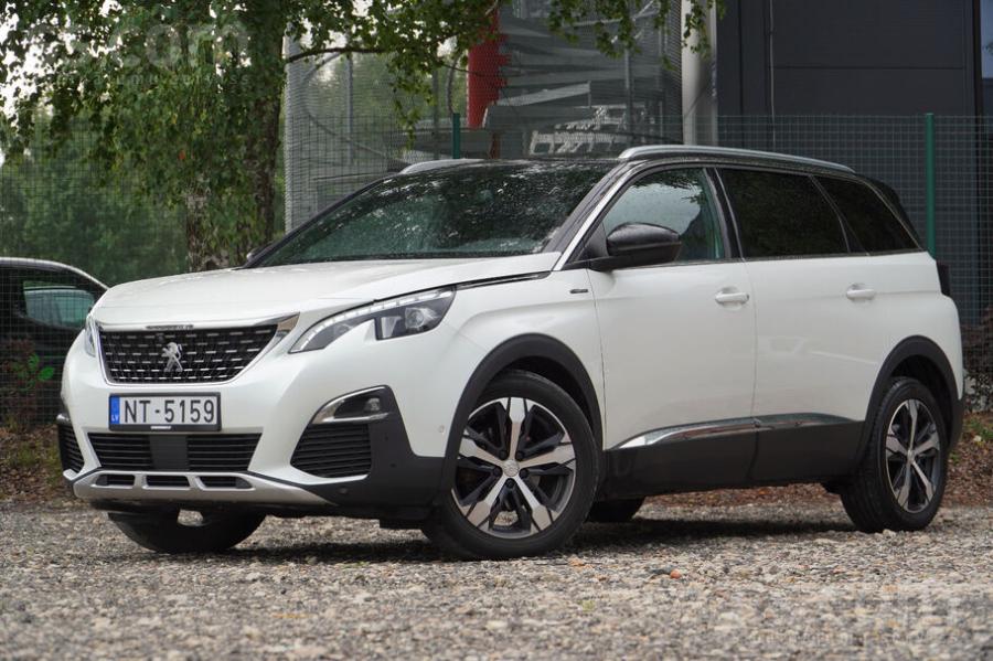 White Peugeot 5008 2017 in Riga, with an engine capacity of 2.00 L and mileage of 191 thousand km for 12990 €, photo 3 on AUTOMOTO.COM.LV