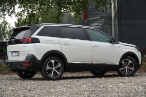 White Peugeot 5008 2017 in Riga, with an engine capacity of 2.00 L and mileage of 191 thousand km for 12990 €, photo 9 on AUTOMOTO.COM.LV