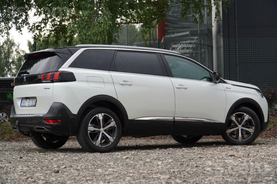 White Peugeot 5008 2017 in Riga, with an engine capacity of 2.00 L and mileage of 191 thousand km for 12990 €, photo 9 on AUTOMOTO.COM.LV