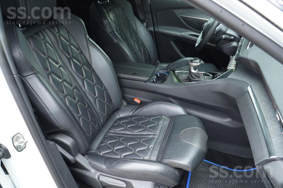 White Peugeot 5008 2017 in Riga, with an engine capacity of 2.00 L and mileage of 191 thousand km for 12990 €, photo 15 on AUTOMOTO.COM.LV