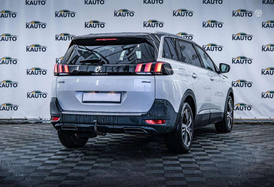 White Peugeot 5008 2017 in Kaunas, with an engine capacity of 1.60 L and mileage of 223 thousand km for 14500 €, photo 4 on AUTOMOTO.COM.LV
