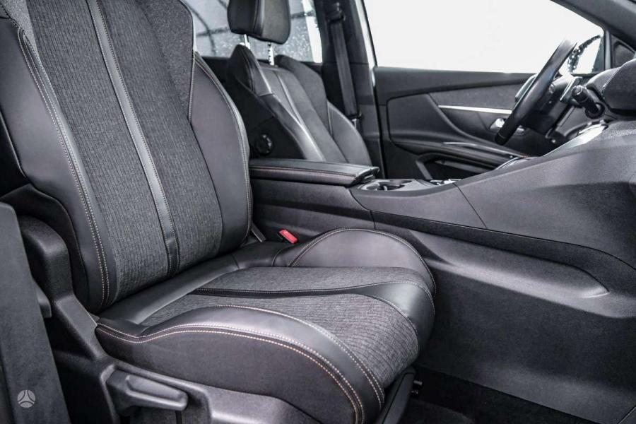 White Peugeot 5008 2017 in Kaunas, with an engine capacity of 1.60 L and mileage of 223 thousand km for 14500 €, photo 13 on AUTOMOTO.COM.LV