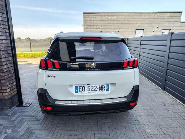 Peugeot 5008 2017 in Taurage on AUTOMOTO.COM.LV White Peugeot 5008 2017 in Taurage, with an engine capacity of 1.56 L and mileage of 245 thousand km for 9600 €, photo 5 on AUTOMOTO.COM.LV