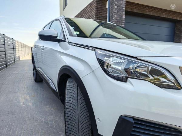 Peugeot 5008 2017 in Taurage on AUTOMOTO.COM.LV White Peugeot 5008 2017 in Taurage, with an engine capacity of 1.56 L and mileage of 245 thousand km for 9600 €, photo 8 on AUTOMOTO.COM.LV