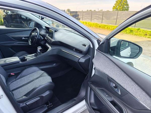 Peugeot 5008 2017 in Taurage on AUTOMOTO.COM.LV White Peugeot 5008 2017 in Taurage, with an engine capacity of 1.56 L and mileage of 245 thousand km for 9600 €, photo 9 on AUTOMOTO.COM.LV
