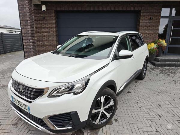 White Peugeot 5008 2017 in Taurage, with an engine capacity of 1.20 L and mileage of 112 thousand km for 8950 €, photo 1 on AUTOMOTO.COM.LV