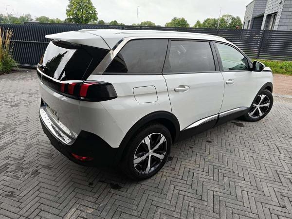 White Peugeot 5008 2017 in Taurage, with an engine capacity of 1.20 L and mileage of 112 thousand km for 8950 €, photo 6 on AUTOMOTO.COM.LV