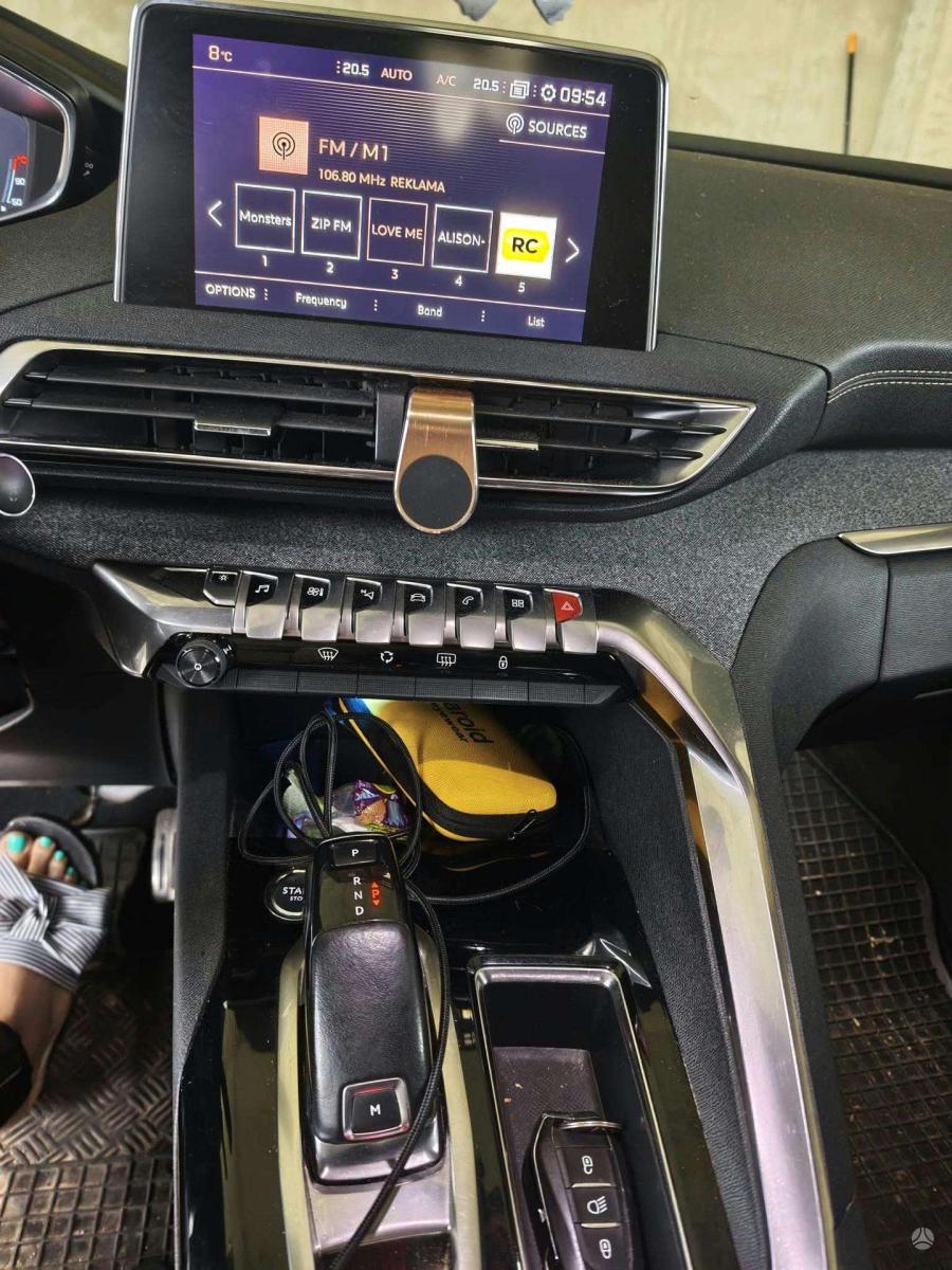 White Peugeot 5008 2017 in Kaunas, with an engine capacity of 1.56 L and mileage of 300 thousand km for 11000 €, photo 8 on AUTOMOTO.COM.LV