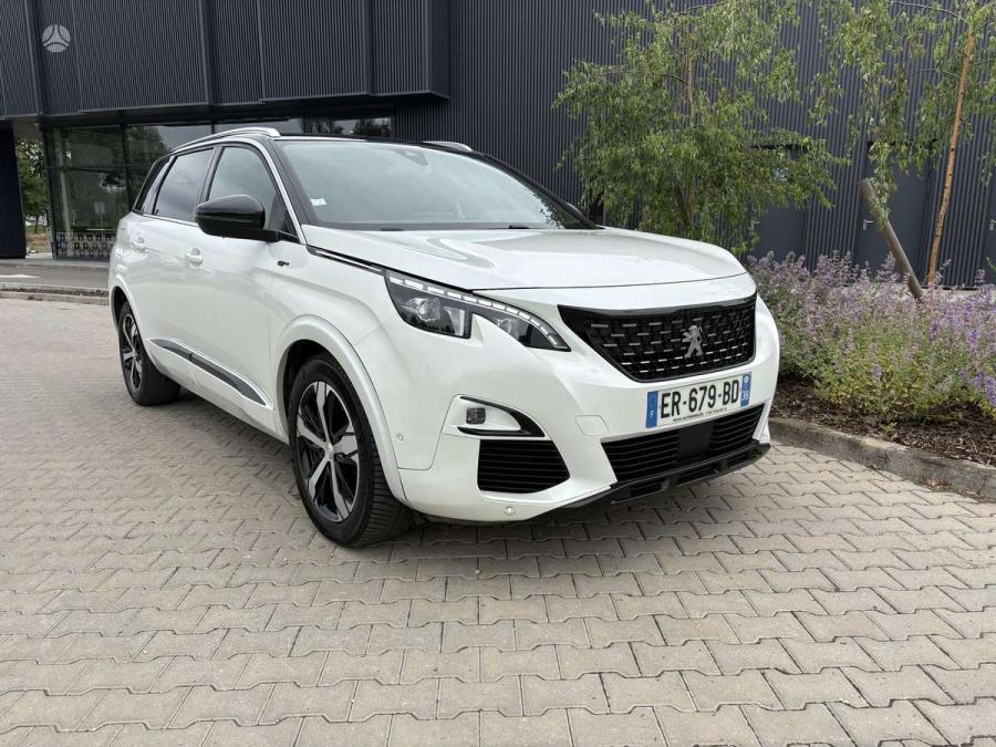 White Peugeot 5008 2018 in Kaunas, with an engine capacity of 2.00 L and mileage of 209 thousand km for 15500 €, photo 1 on AUTOMOTO.COM.LV