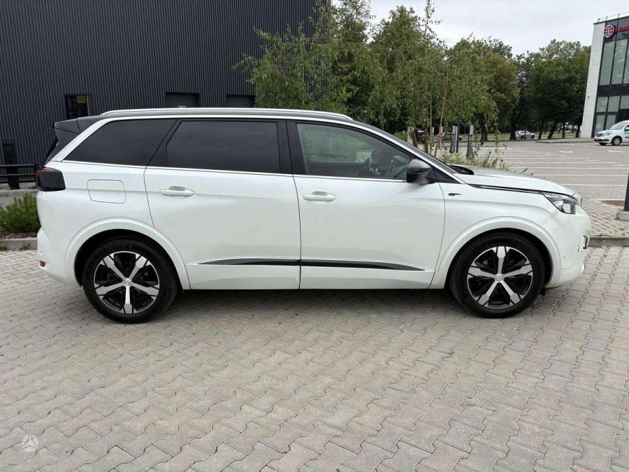 White Peugeot 5008 2018 in Kaunas, with an engine capacity of 2.00 L and mileage of 209 thousand km for 15500 €, photo 4 on AUTOMOTO.COM.LV