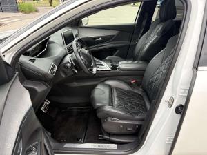 White Peugeot 5008 2018 in Kaunas, with an engine capacity of 2.00 L and mileage of 209 thousand km for 15500 €, photo 12 on AUTOMOTO.COM.LV