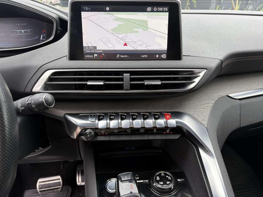 White Peugeot 5008 2018 in Kaunas, with an engine capacity of 2.00 L and mileage of 209 thousand km for 15500 €, photo 18 on AUTOMOTO.COM.LV