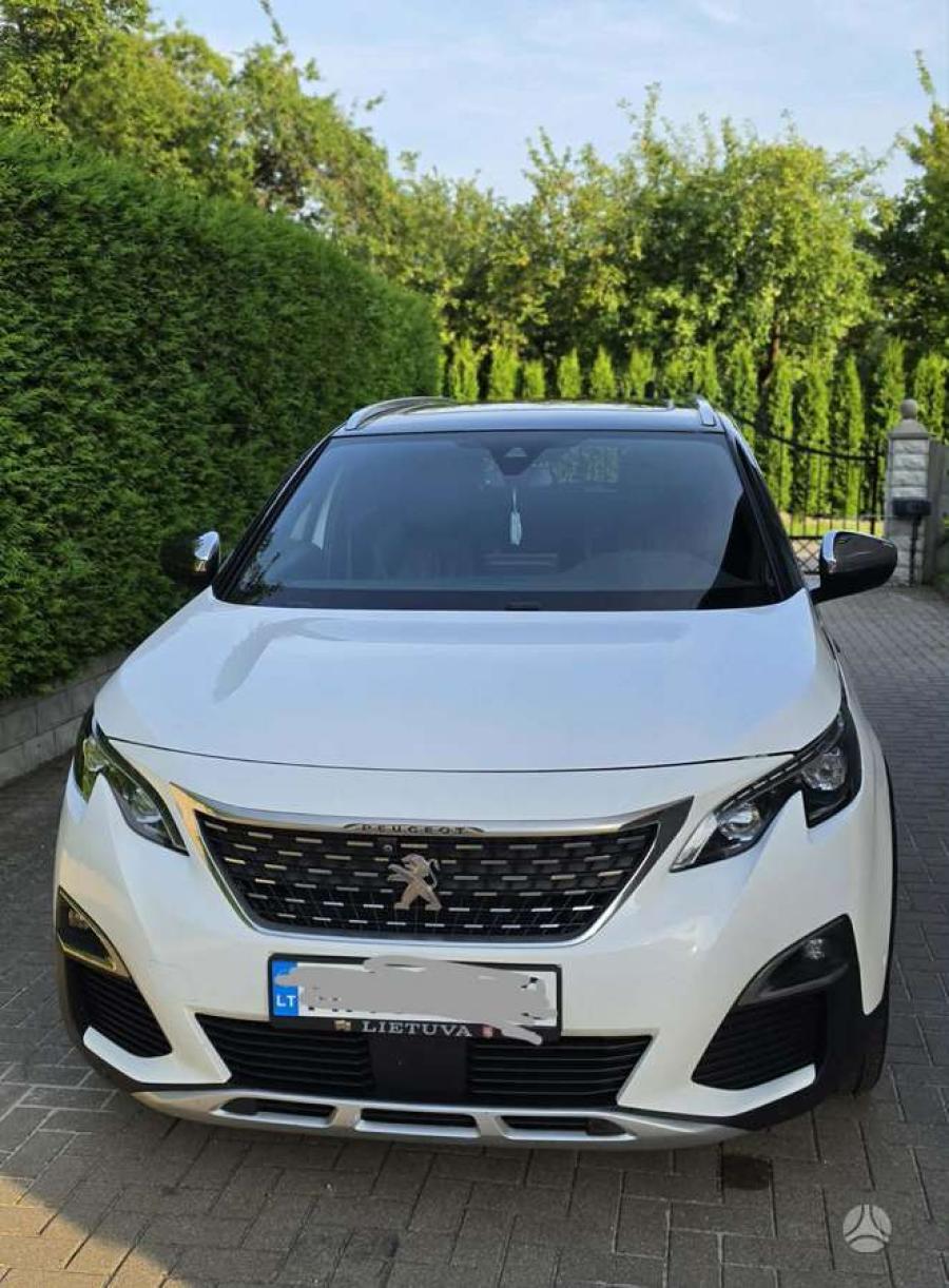 White Peugeot 5008 2018 in Skuodas, with an engine capacity of 2.00 L and mileage of 246 thousand km for 15500 €, photo 1 on AUTOMOTO.COM.LV