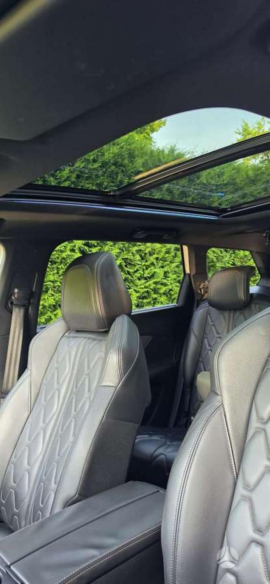 White Peugeot 5008 2018 in Skuodas, with an engine capacity of 2.00 L and mileage of 246 thousand km for 15500 €, photo 8 on AUTOMOTO.COM.LV