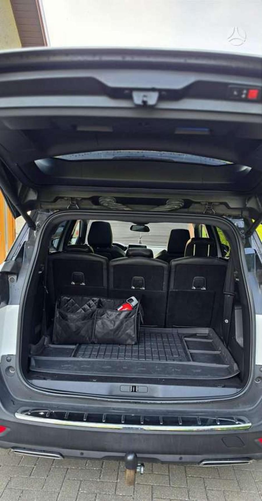 White Peugeot 5008 2018 in Skuodas, with an engine capacity of 2.00 L and mileage of 246 thousand km for 15500 €, photo 12 on AUTOMOTO.COM.LV