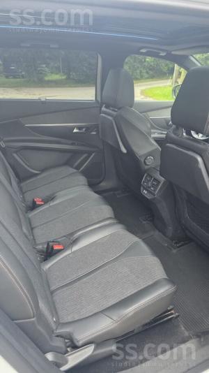 White Peugeot 5008 2018 in Riga, with an engine capacity of 1.50 L and mileage of 112 thousand km for 17950 €, photo 5 on AUTOMOTO.COM.LV