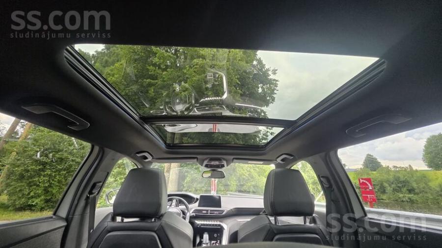 White Peugeot 5008 2018 in Riga, with an engine capacity of 1.50 L and mileage of 112 thousand km for 17950 €, photo 8 on AUTOMOTO.COM.LV