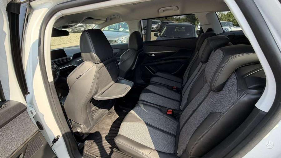 Balts Peugeot 5008 2018 Šauļi, ar dzinēja tilpumu 1.20 L un nobraukumu 84 tūkst. km par 14350 €, foto 13 vietnē AUTOMOTO.COM.LV