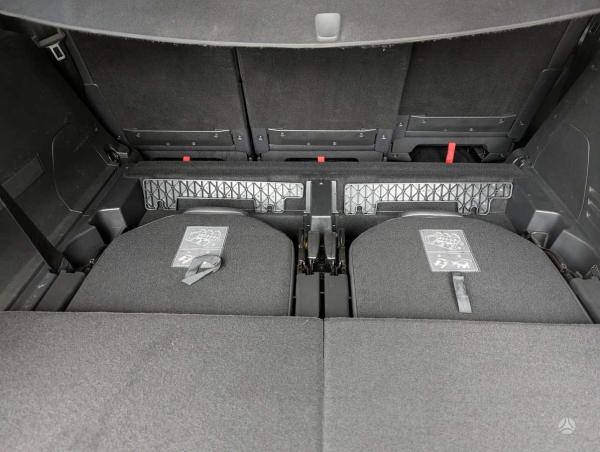 White Peugeot 5008 2018 in Vilnius, with an engine capacity of 2.00 L and mileage of 235 thousand km for 12400 €, photo 9 on AUTOMOTO.COM.LV