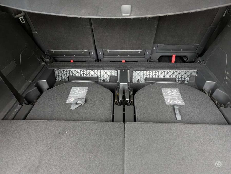 White Peugeot 5008 2018 in Vilnius, with an engine capacity of 2.00 L and mileage of 235 thousand km for 12400 €, photo 9 on AUTOMOTO.COM.LV