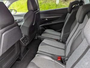 White Peugeot 5008 2018 in Vilnius, with an engine capacity of 2.00 L and mileage of 235 thousand km for 12400 €, photo 10 on AUTOMOTO.COM.LV