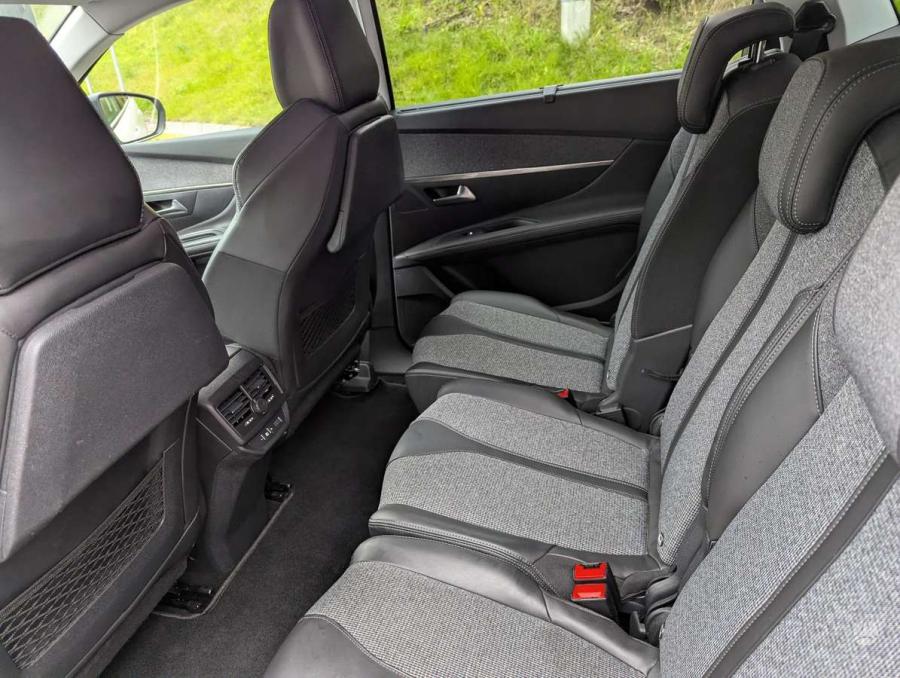 White Peugeot 5008 2018 in Vilnius, with an engine capacity of 2.00 L and mileage of 235 thousand km for 12400 €, photo 10 on AUTOMOTO.COM.LV