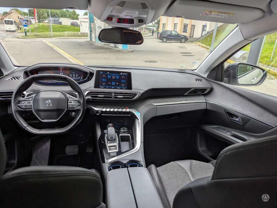 White Peugeot 5008 2018 in Vilnius, with an engine capacity of 2.00 L and mileage of 235 thousand km for 12400 €, photo 13 on AUTOMOTO.COM.LV