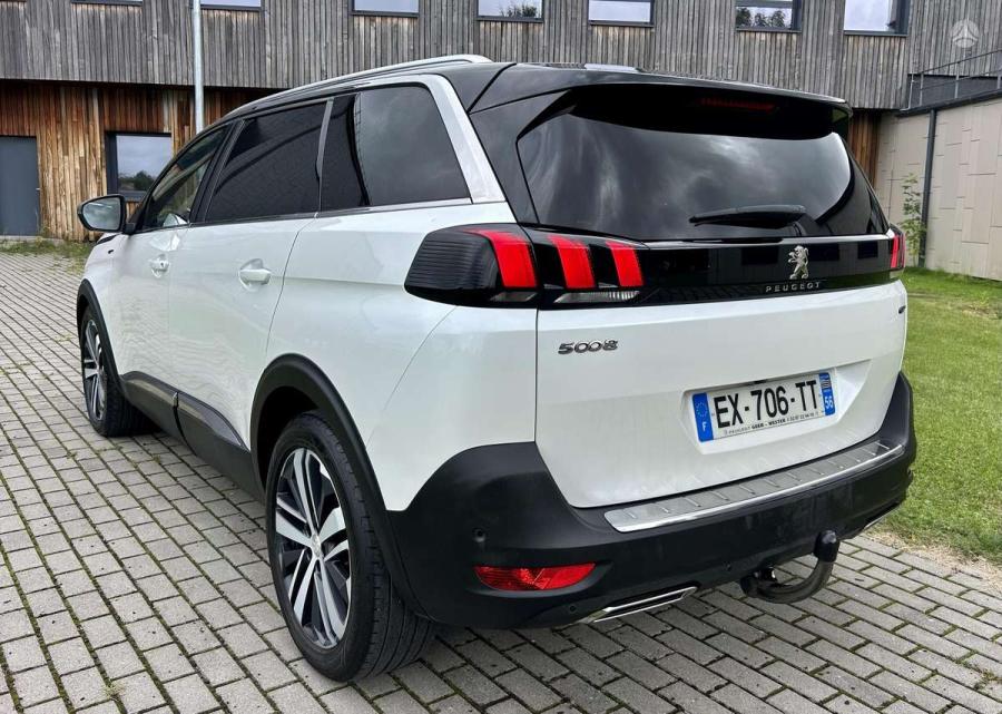 White Peugeot 5008 2018 in Taurage, with an engine capacity of 2.00 L and mileage of 296 thousand km for 12600 €, photo 3 on AUTOMOTO.COM.LV