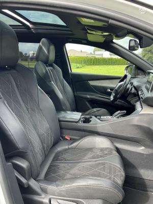 White Peugeot 5008 2018 in Taurage, with an engine capacity of 2.00 L and mileage of 296 thousand km for 12600 €, photo 8 on AUTOMOTO.COM.LV