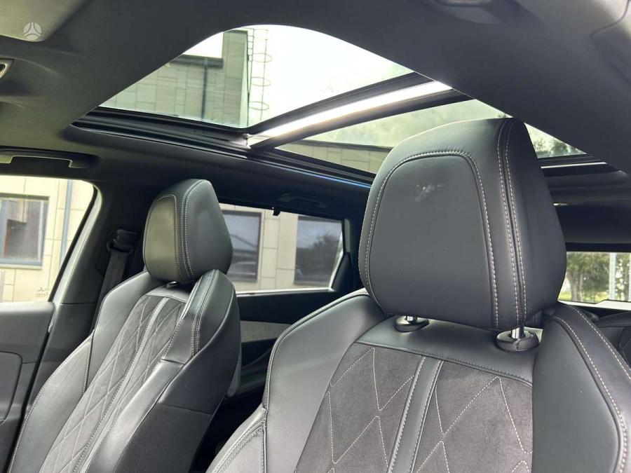 White Peugeot 5008 2018 in Taurage, with an engine capacity of 2.00 L and mileage of 296 thousand km for 12600 €, photo 11 on AUTOMOTO.COM.LV