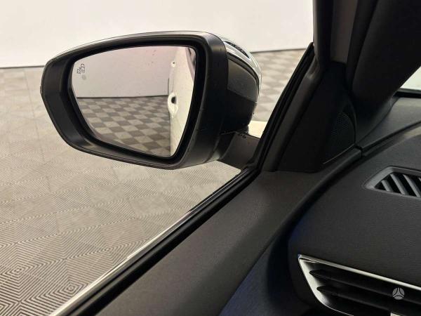 White Peugeot 5008 2018 in Marijampole, with an engine capacity of 2.00 L and mileage of 244 thousand km for 16850 €, photo 6 on AUTOMOTO.COM.LV