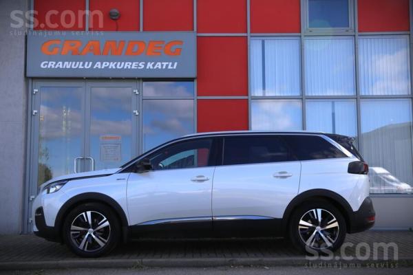 White Peugeot 5008 2018 in Riga, with an engine capacity of 1.50 L and mileage of 112 thousand km for 15495 €, photo 3 on AUTOMOTO.COM.LV