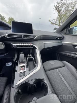 White Peugeot 5008 2018 in Riga, with an engine capacity of 1.50 L and mileage of 141 thousand km for 13800 €, photo 15 on AUTOMOTO.COM.LV