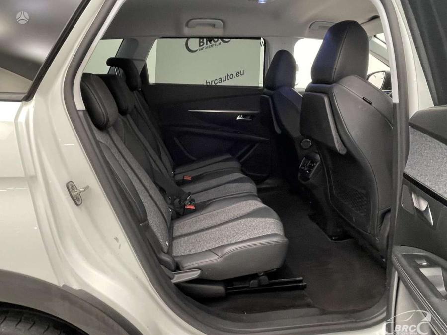 White Peugeot 5008 2019 in Vilnius, with an engine capacity of 1.60 L and mileage of 202 thousand km for 11200 €, photo 10 on AUTOMOTO.COM.LV