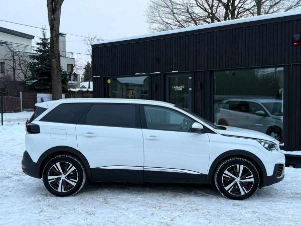 White Peugeot 5008 2019 in Riga, with an engine capacity of 1.50 L and mileage of 81 thousand km for 15900 €, photo 4 on AUTOMOTO.COM.LV